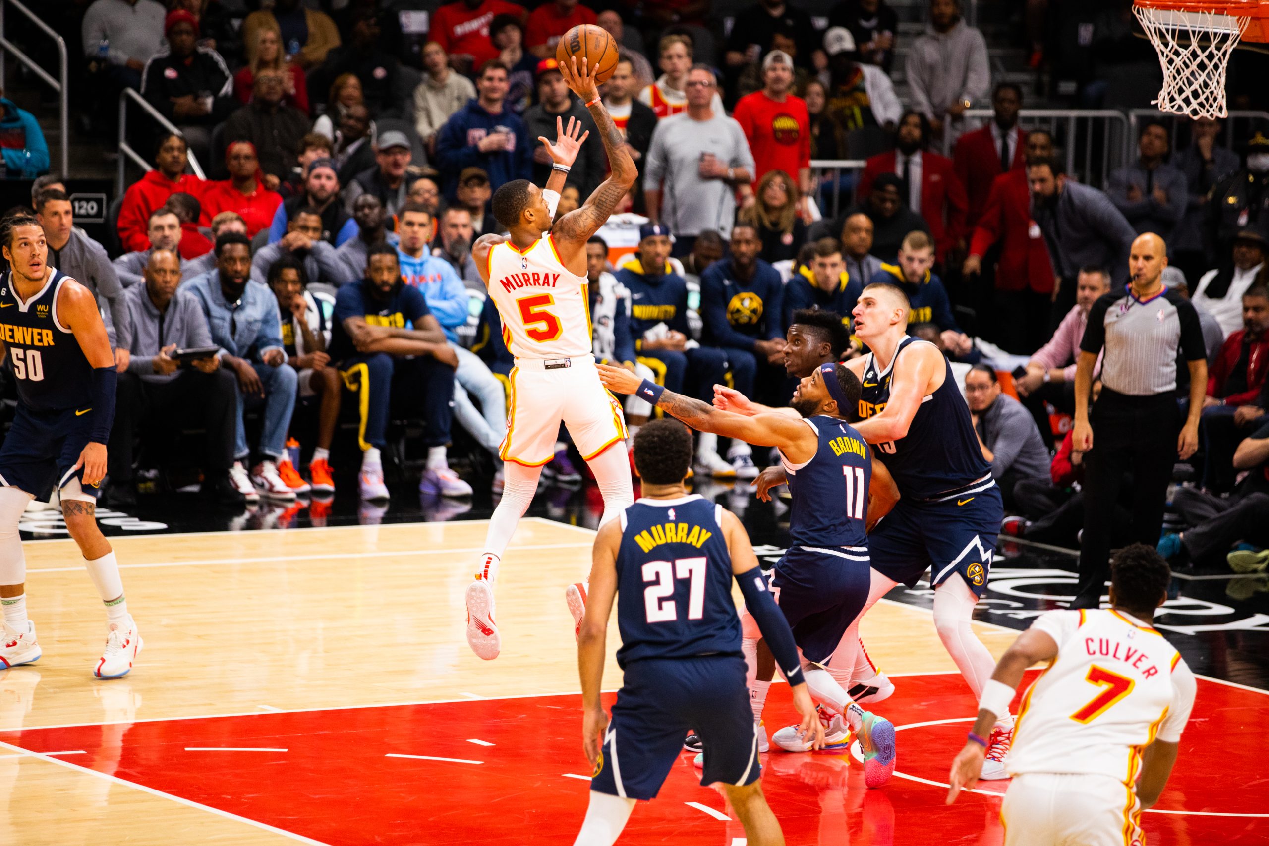 Dejounte Murray scores 34 as the short-handed Atlanta Hawks beat the ...