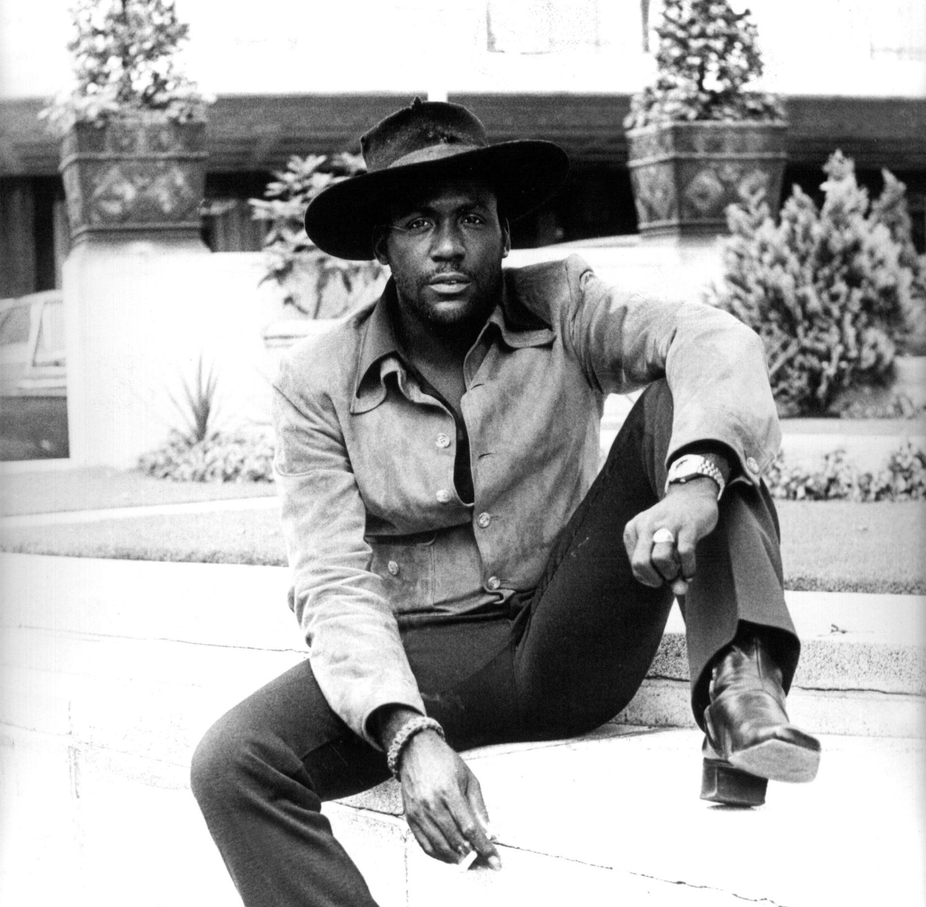 Actor Richard Roundtree dies at 81 after battle with pancreatic cancer ...