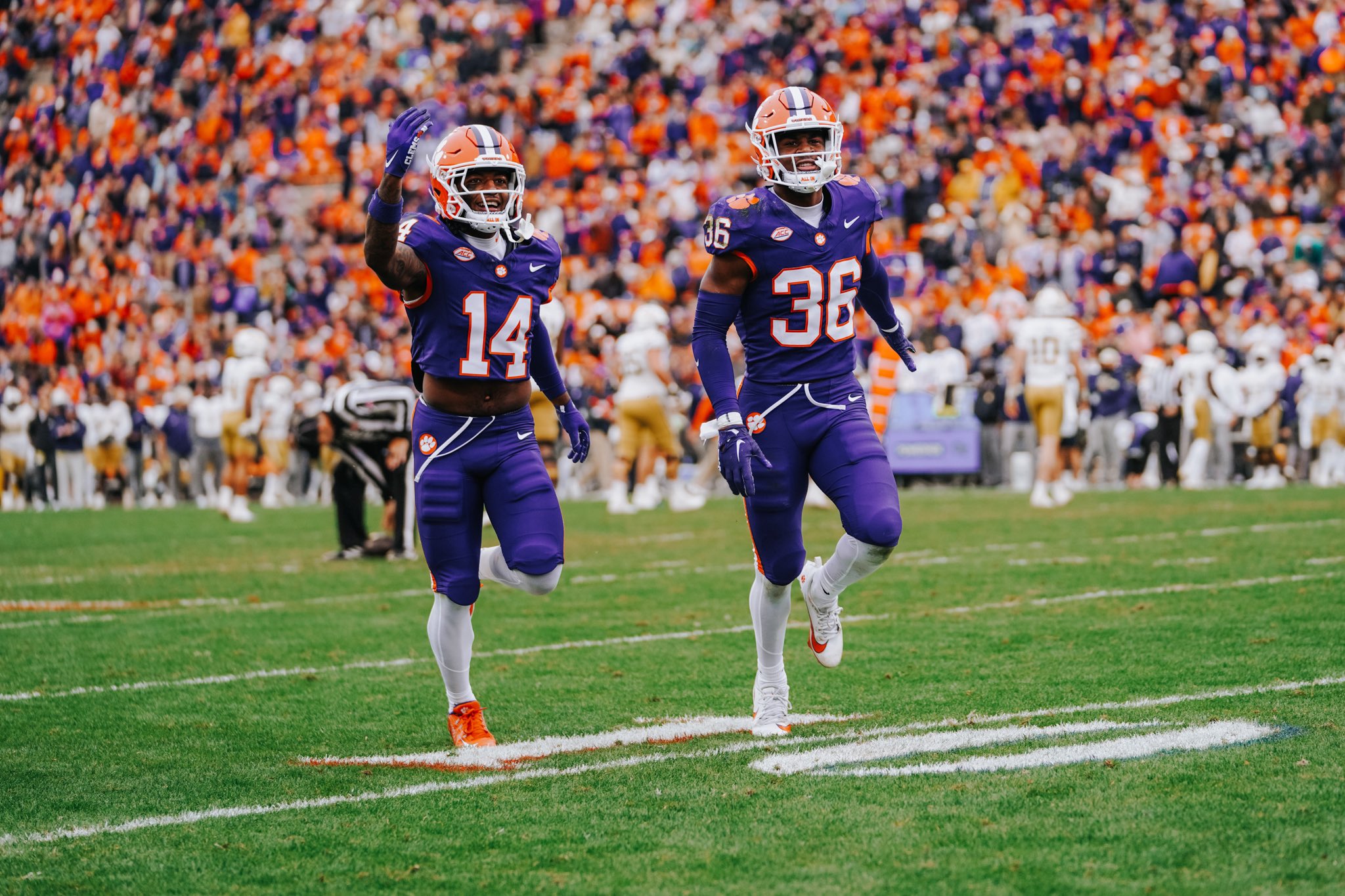 Cade Klubnik throws four touchdowns in Clemson victory