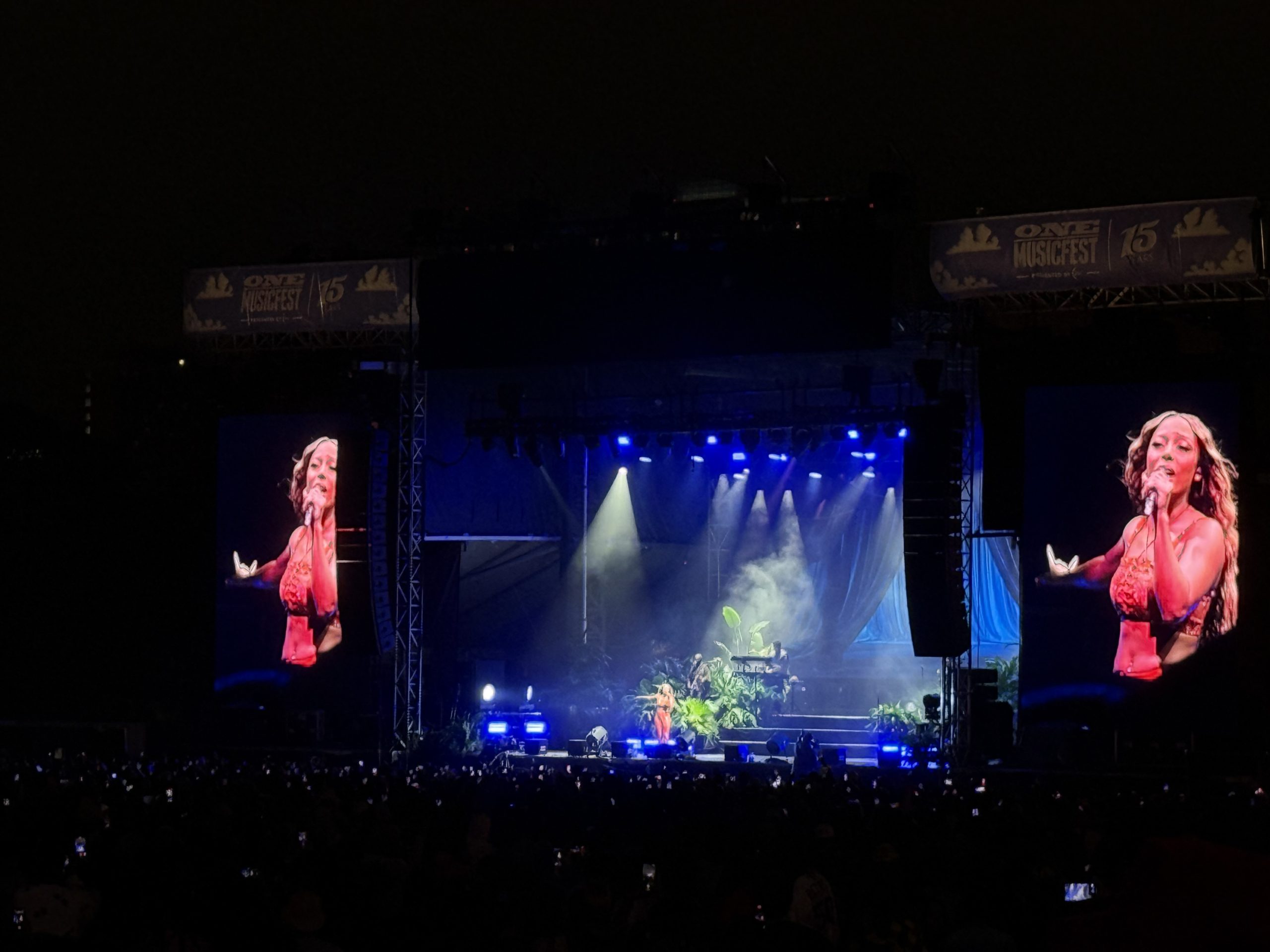 Victoria Monét looked fly as she gave a smooth performance at One ...