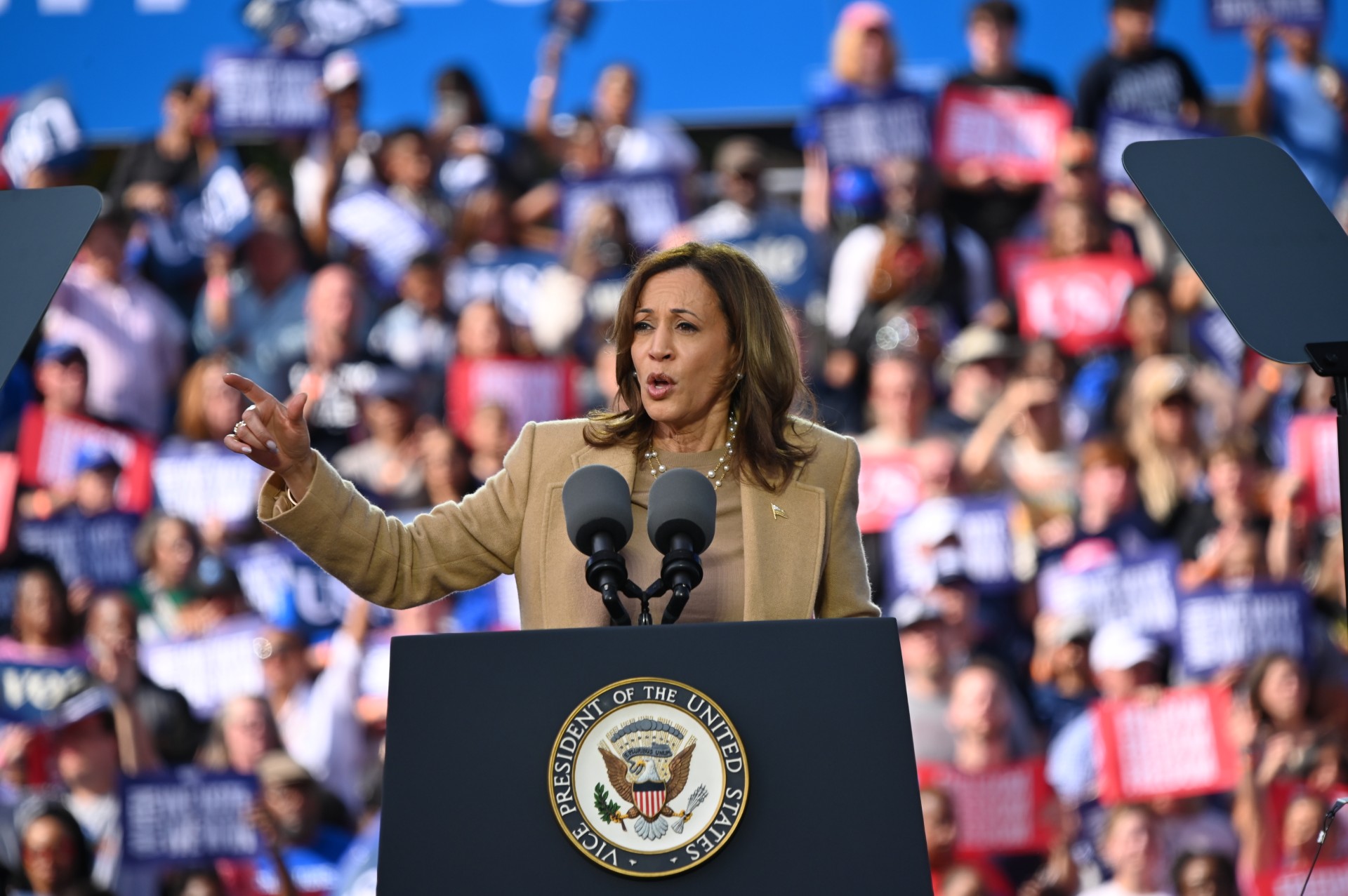 Kamala Harris' final Atlanta rally held at Atlanta Civic Center - The ...