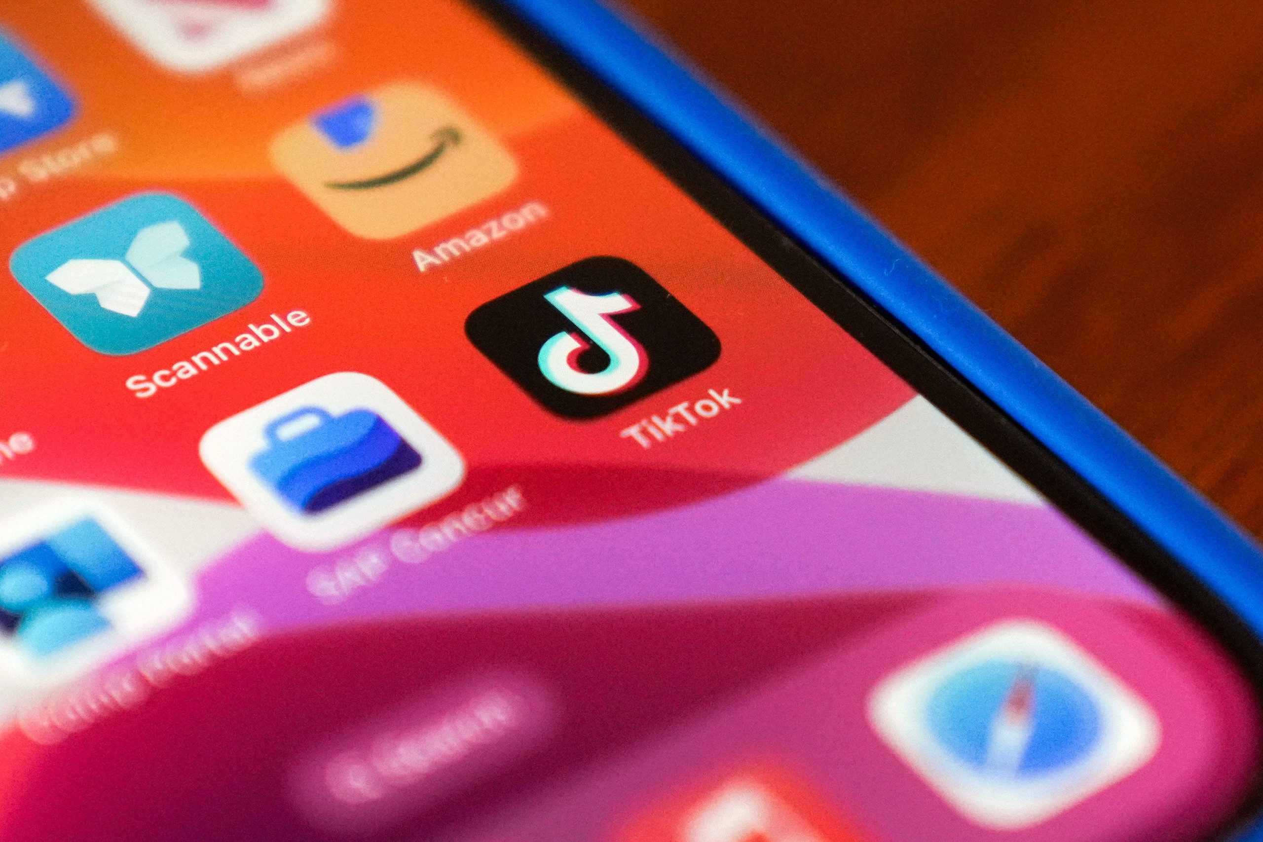 TikTok back online following Trump's efforts to save app - The Atlanta ...